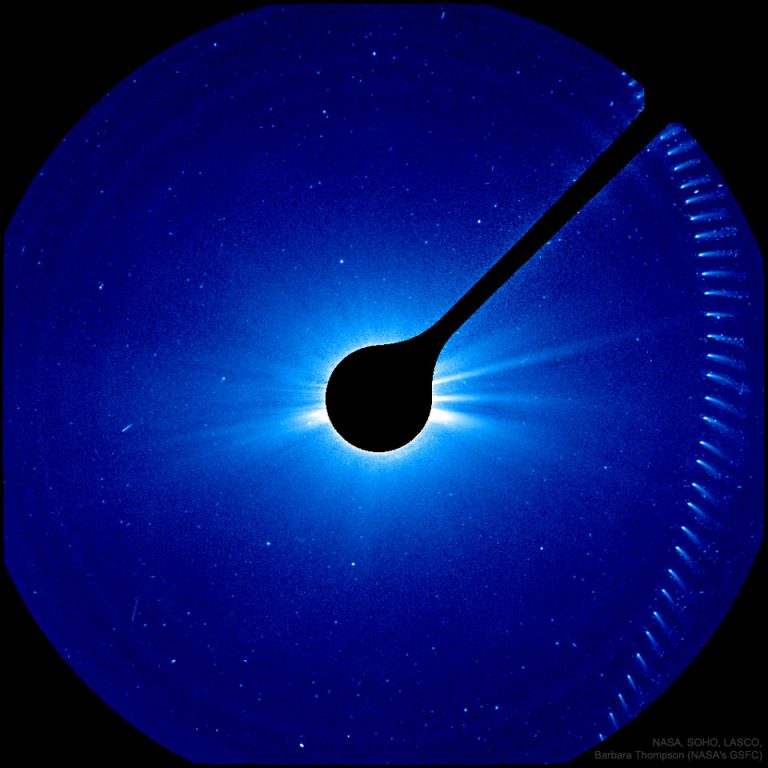 Sonda SOHO da NASA Observa o Cometa Machholz Se Aproximar do Sol ...