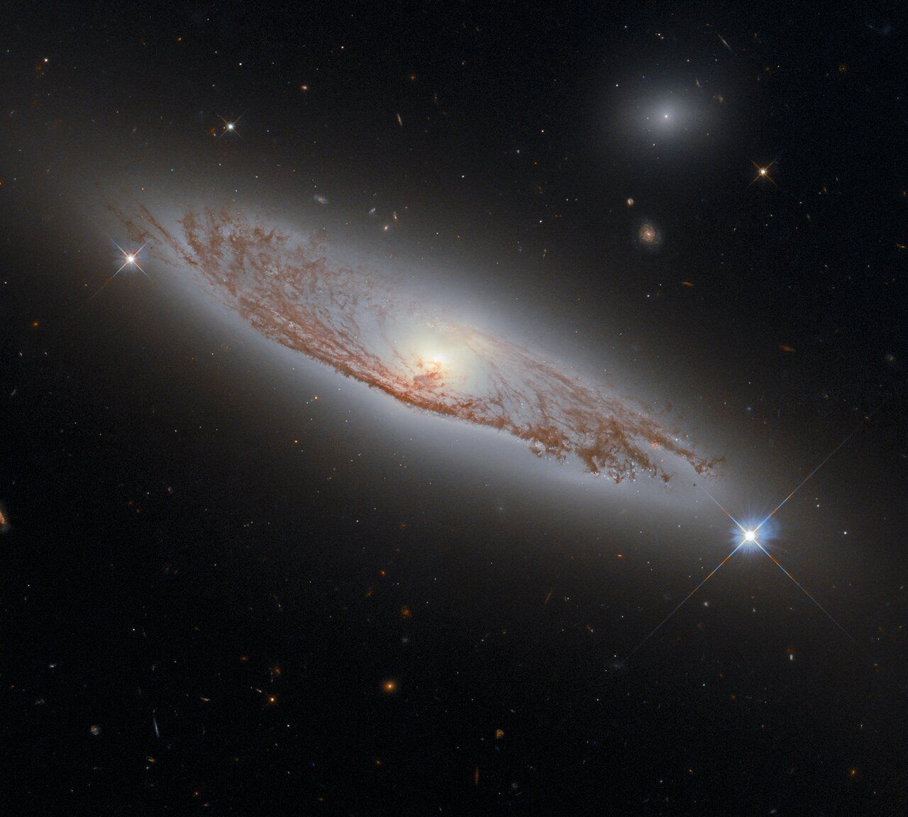 A Bela Galáxia NGC 5037 Sob O Olhar Preciso da WFC3 do Hubble – SPACE ...