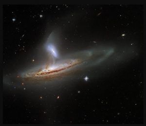 Arp 282 – Hubble Registra A Bela Interação Entre Duas Galáxias No ...