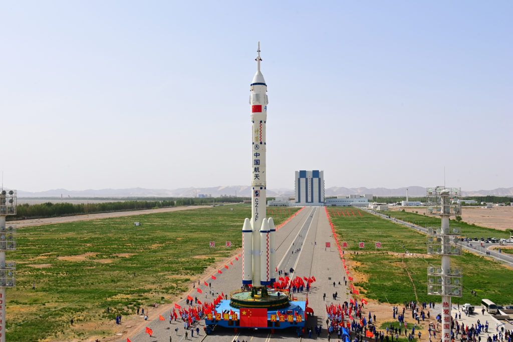 China Lança A Shenzhou-16 Tripulada Rumo a Estação Tiangong