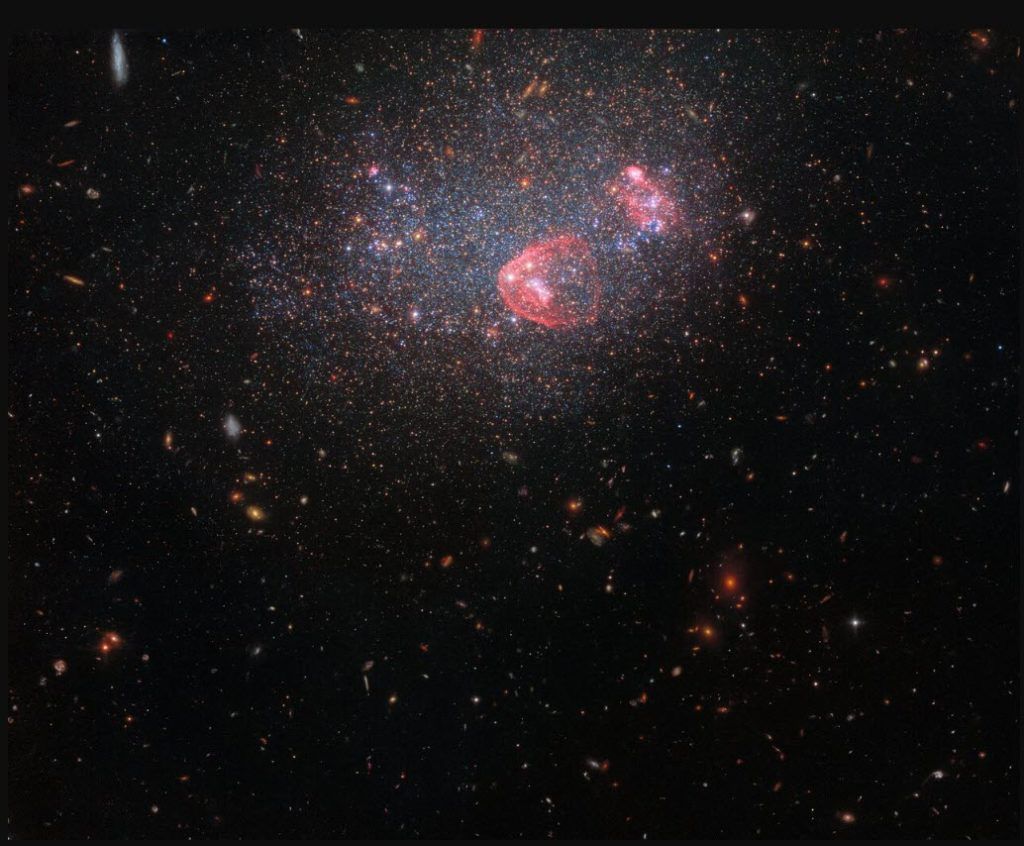 Hubble Faz Bela Imagem de Um Globo de Neve Cósmico – SPACE TODAY – NASA ...